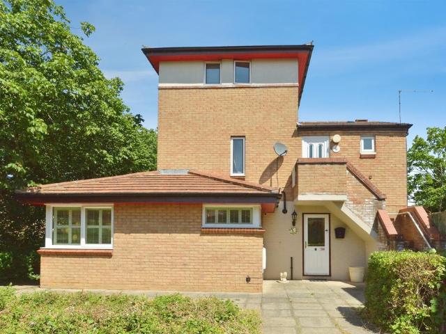 2 bedroom maisonette for sale