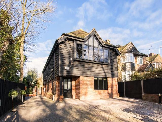 2 bedroom maisonette for sale