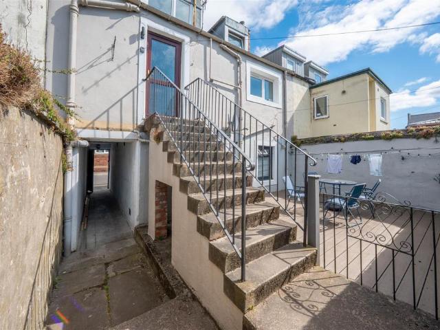 2 bedroom maisonette for sale