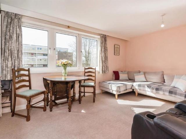 2 bedroom maisonette for sale