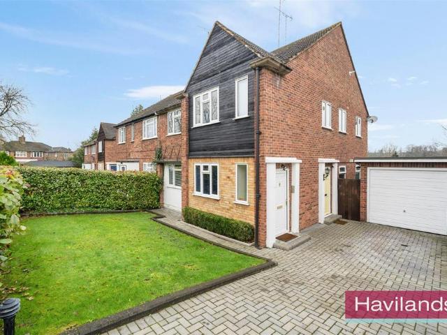 2 bedroom maisonette for sale