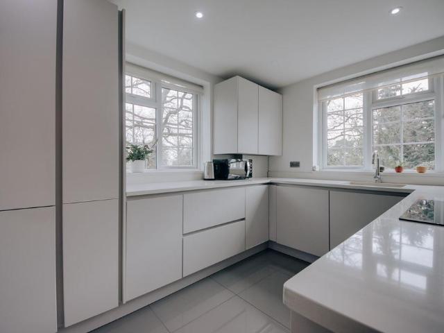 2 bedroom maisonette for sale