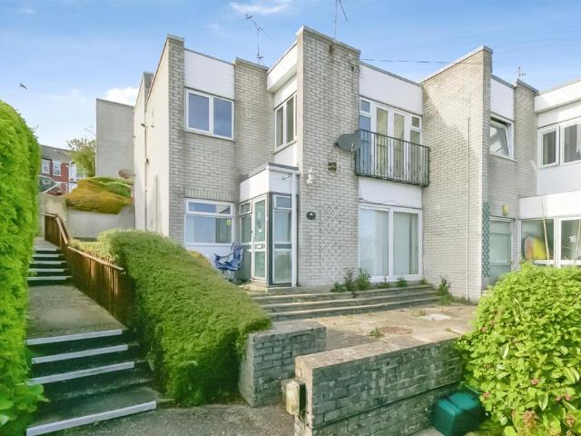 2 bedroom maisonette for sale