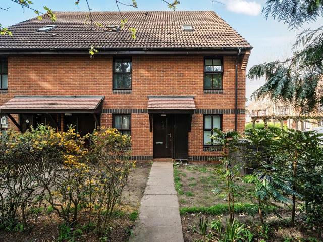 2 bedroom maisonette for sale