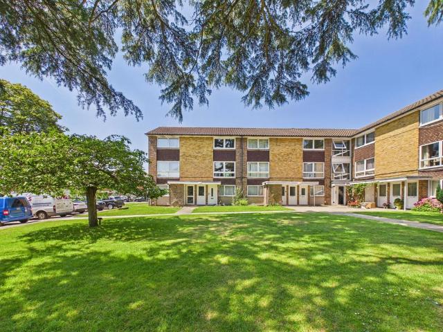 2 bedroom maisonette for sale