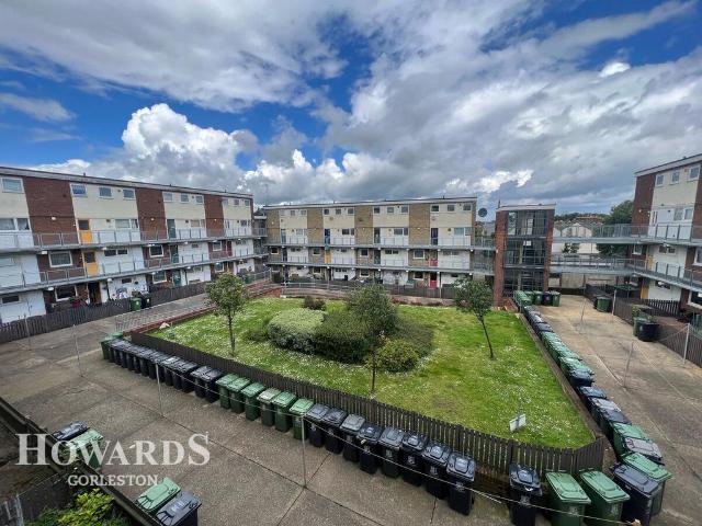 2 bedroom maisonette for sale