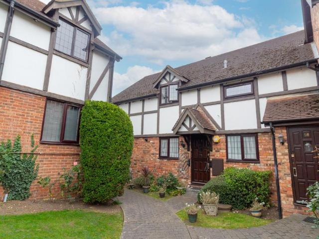 2 bedroom maisonette for sale