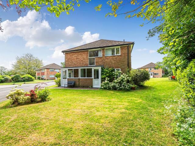 2 bedroom maisonette for sale