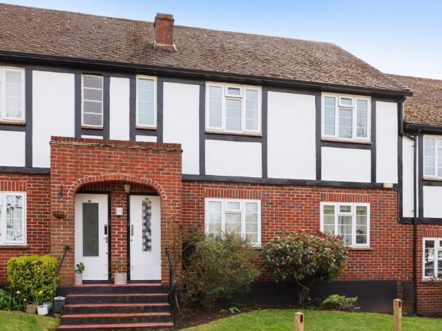 2 bedroom maisonette for sale