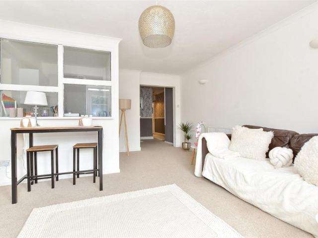 2 bedroom maisonette for sale