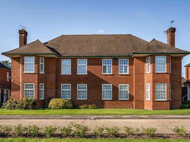 2 bedroom maisonette for sale