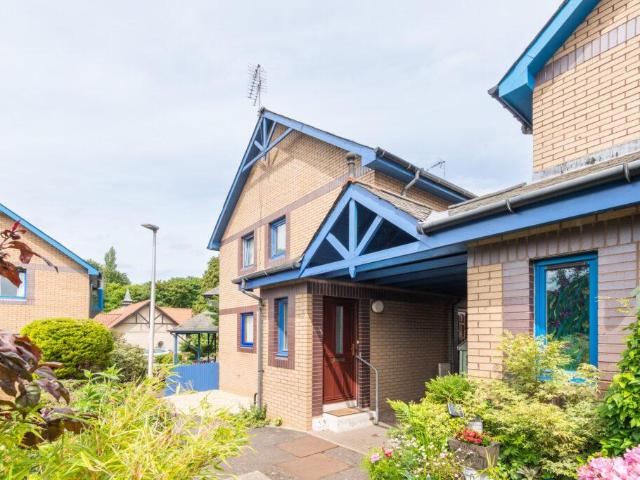 2 bedroom maisonette for sale