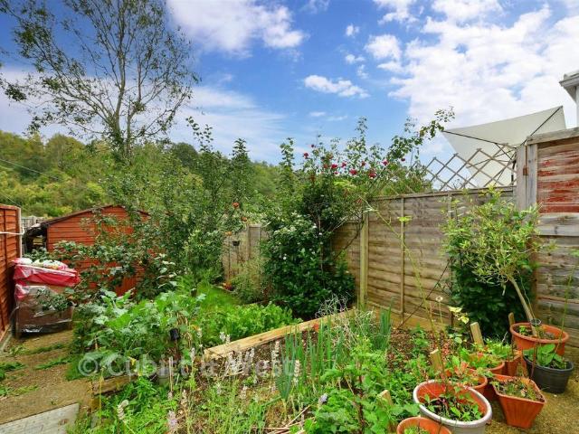 2 bedroom maisonette for sale