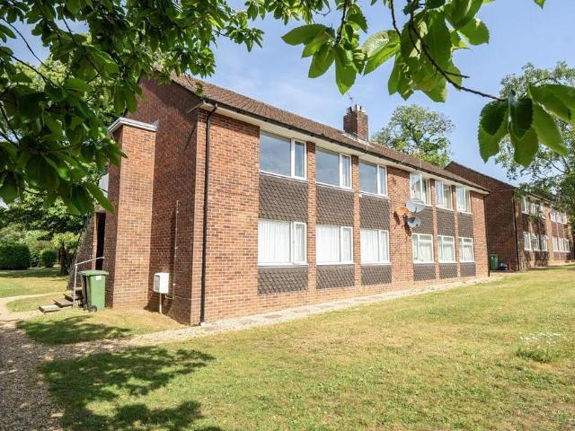 2 bedroom maisonette for sale