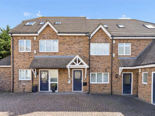 2 bedroom maisonette for sale
