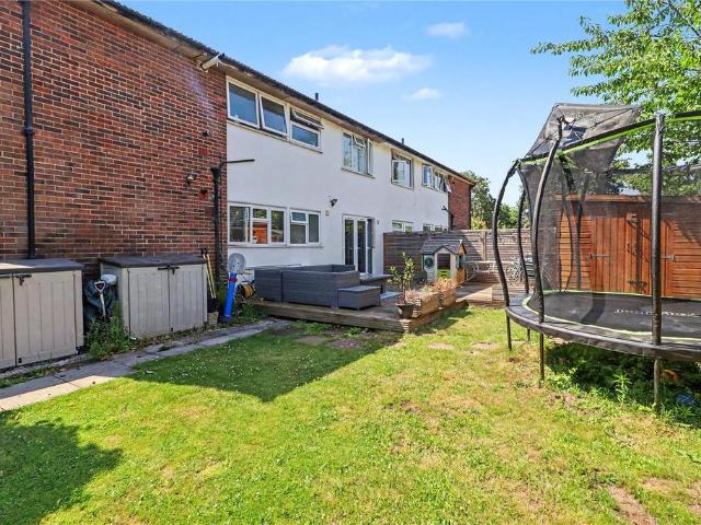 2 bedroom maisonette for sale