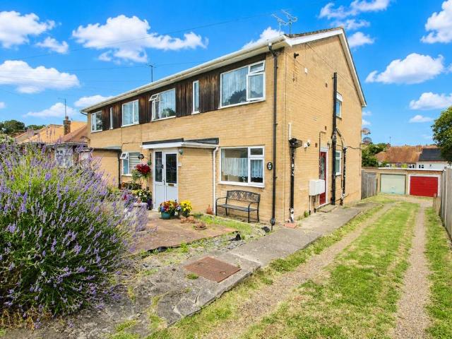 2 bedroom maisonette for sale
