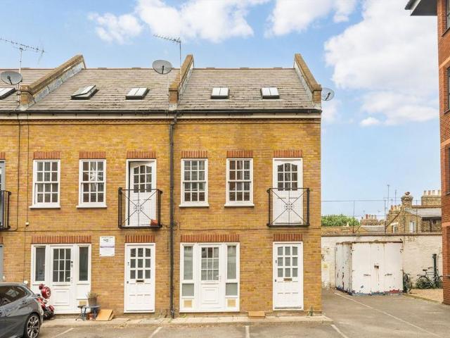 2 bedroom maisonette for sale