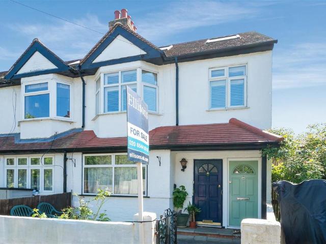 2 bedroom maisonette for sale