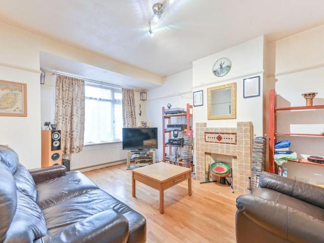 2 bedroom maisonette for sale