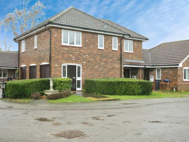 2 bedroom maisonette for sale