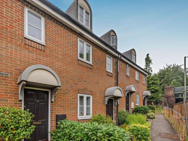 2 bedroom maisonette for sale