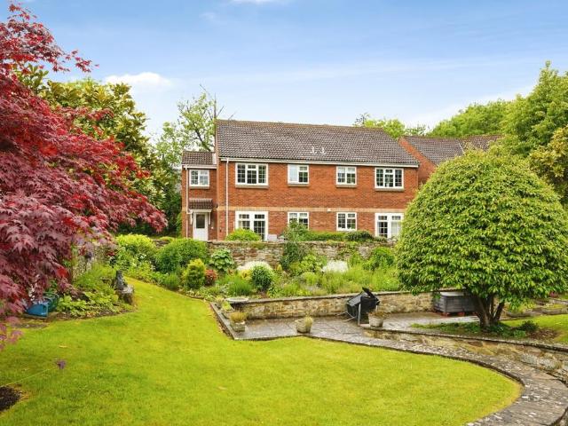 2 bedroom maisonette for sale