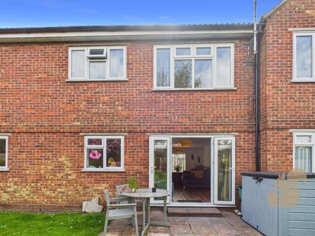2 bedroom maisonette for sale