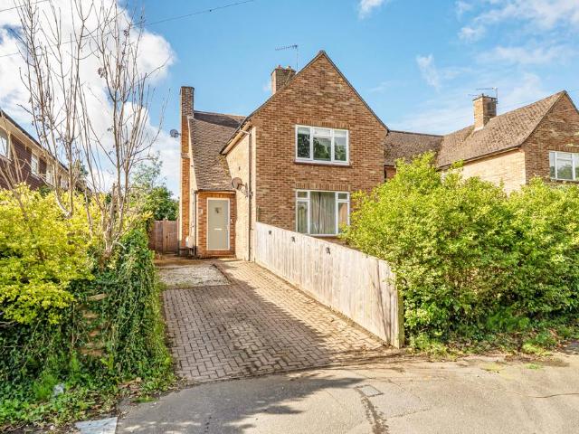 2 bedroom maisonette for sale