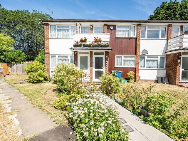 2 bedroom maisonette for sale