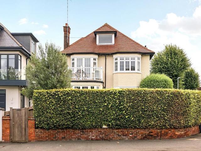 2 bedroom maisonette for sale
