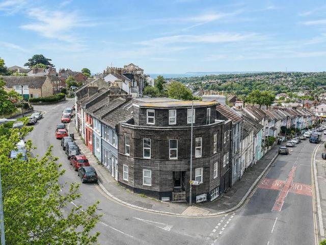 3 bedroom maisonette for sale