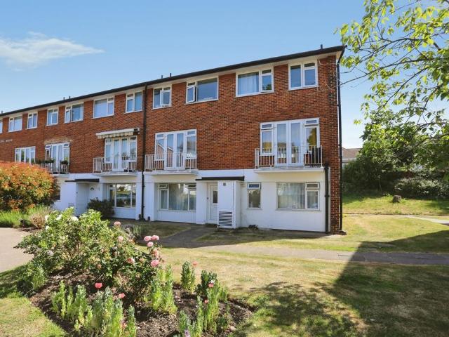 2 bedroom maisonette for sale