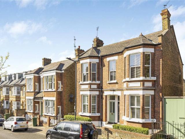 2 bedroom maisonette for sale