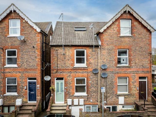 2 bedroom maisonette for sale