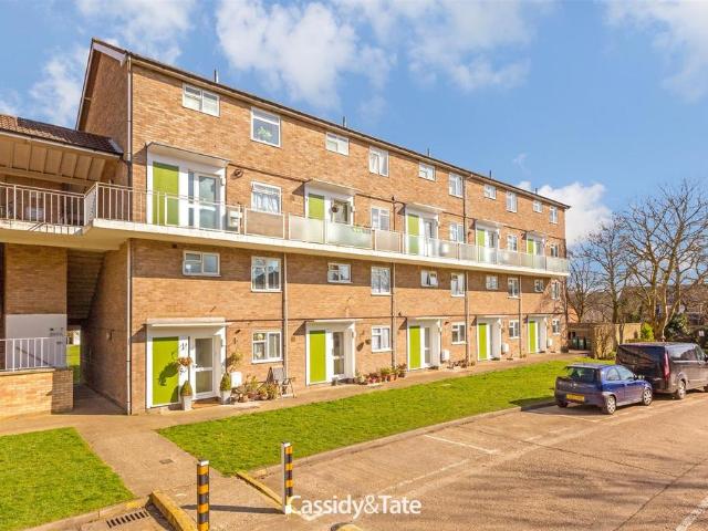 2 bedroom maisonette for sale