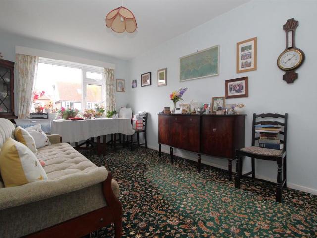2 bedroom maisonette for sale