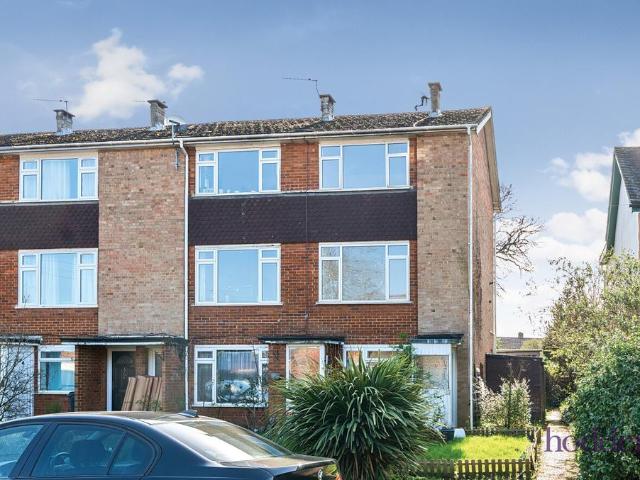 2 bedroom maisonette for sale