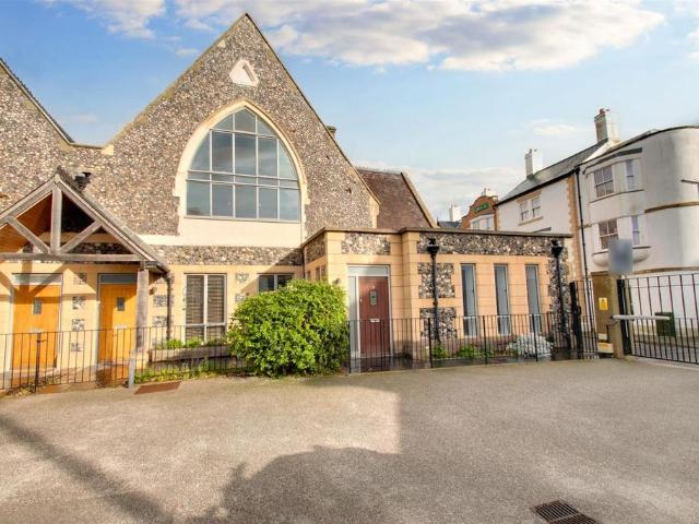 2 bedroom maisonette for sale