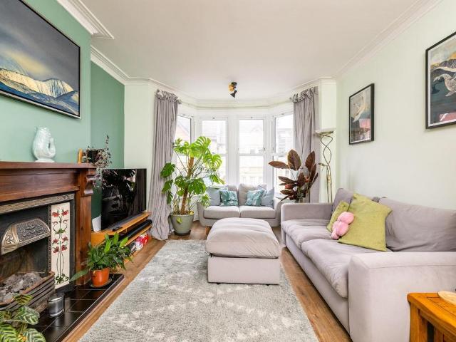 2 bedroom maisonette for sale