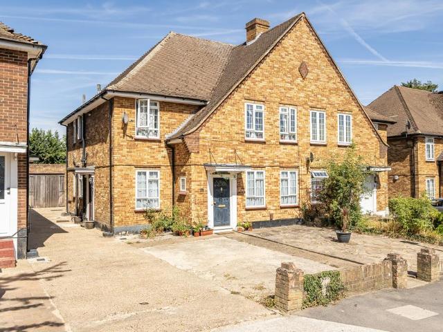 2 bedroom maisonette for sale