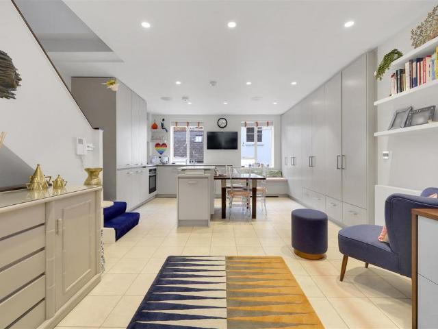 2 bedroom maisonette for sale