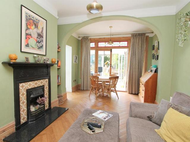 2 bedroom maisonette for sale
