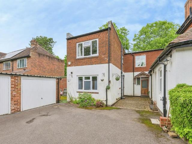 2 bedroom maisonette for sale