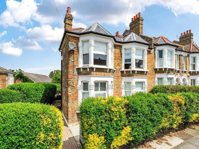 2 bedroom maisonette for sale