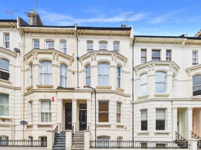 2 bedroom maisonette for sale