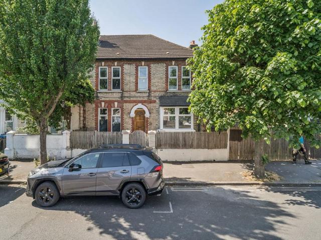 2 bedroom maisonette for sale