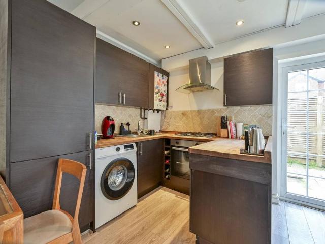 2 bedroom maisonette for sale