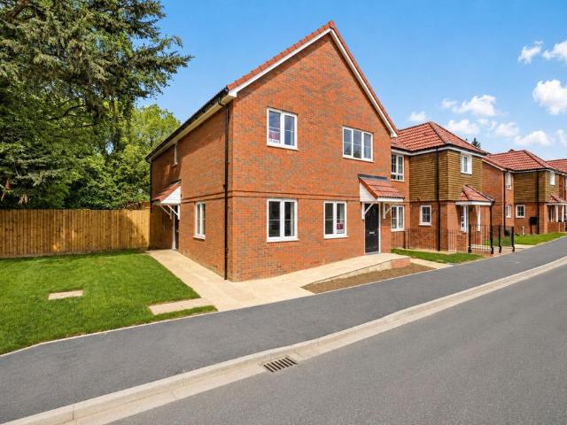 2 bedroom maisonette for sale