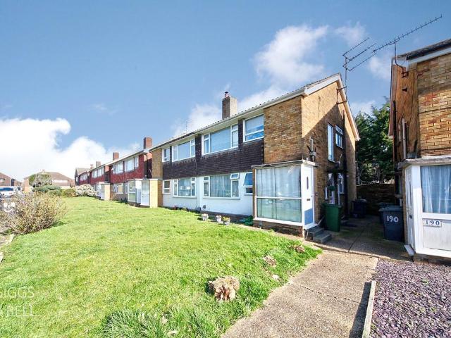2 bedroom maisonette for sale